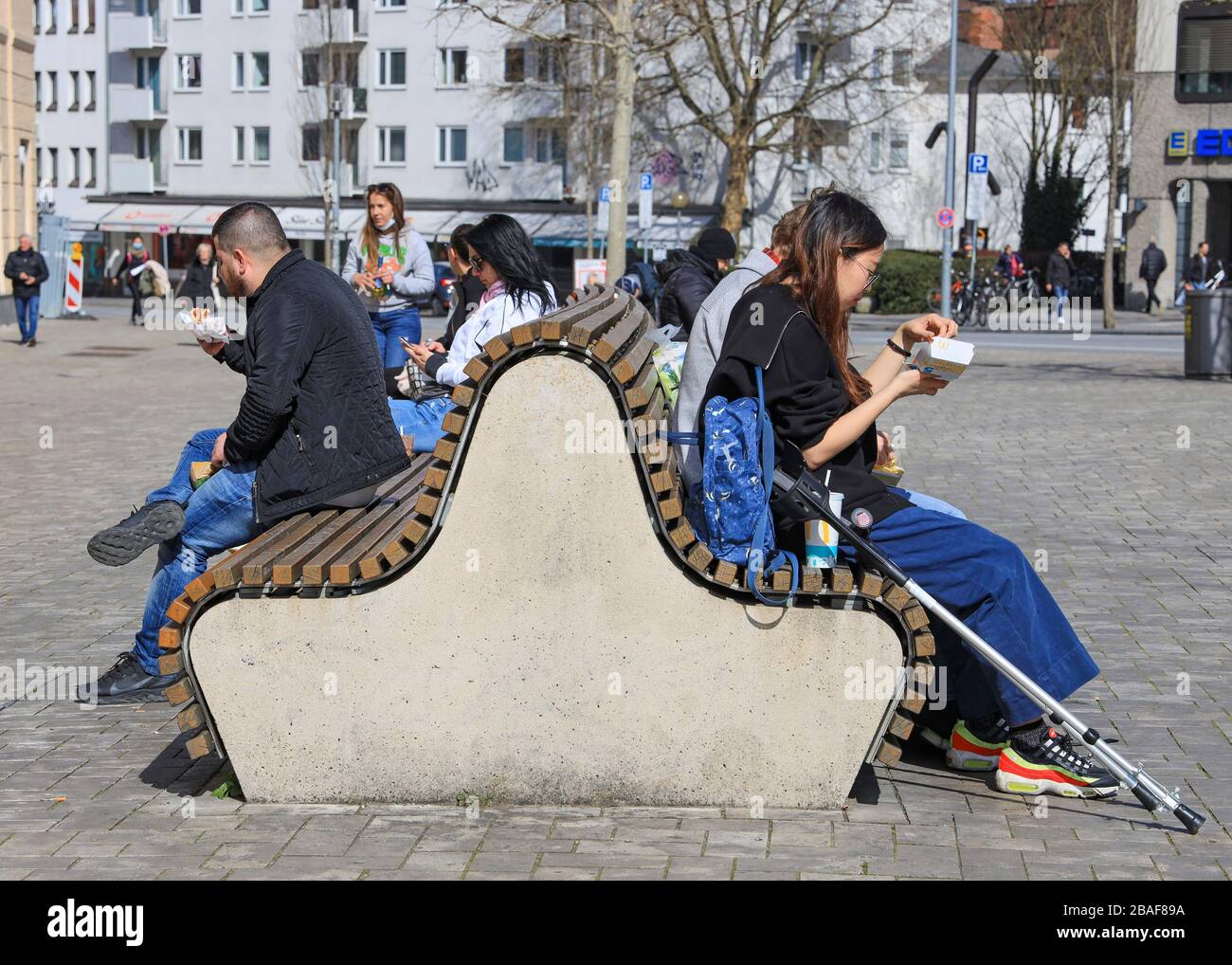 People sitting together hi-res stock photography and images - Alamy