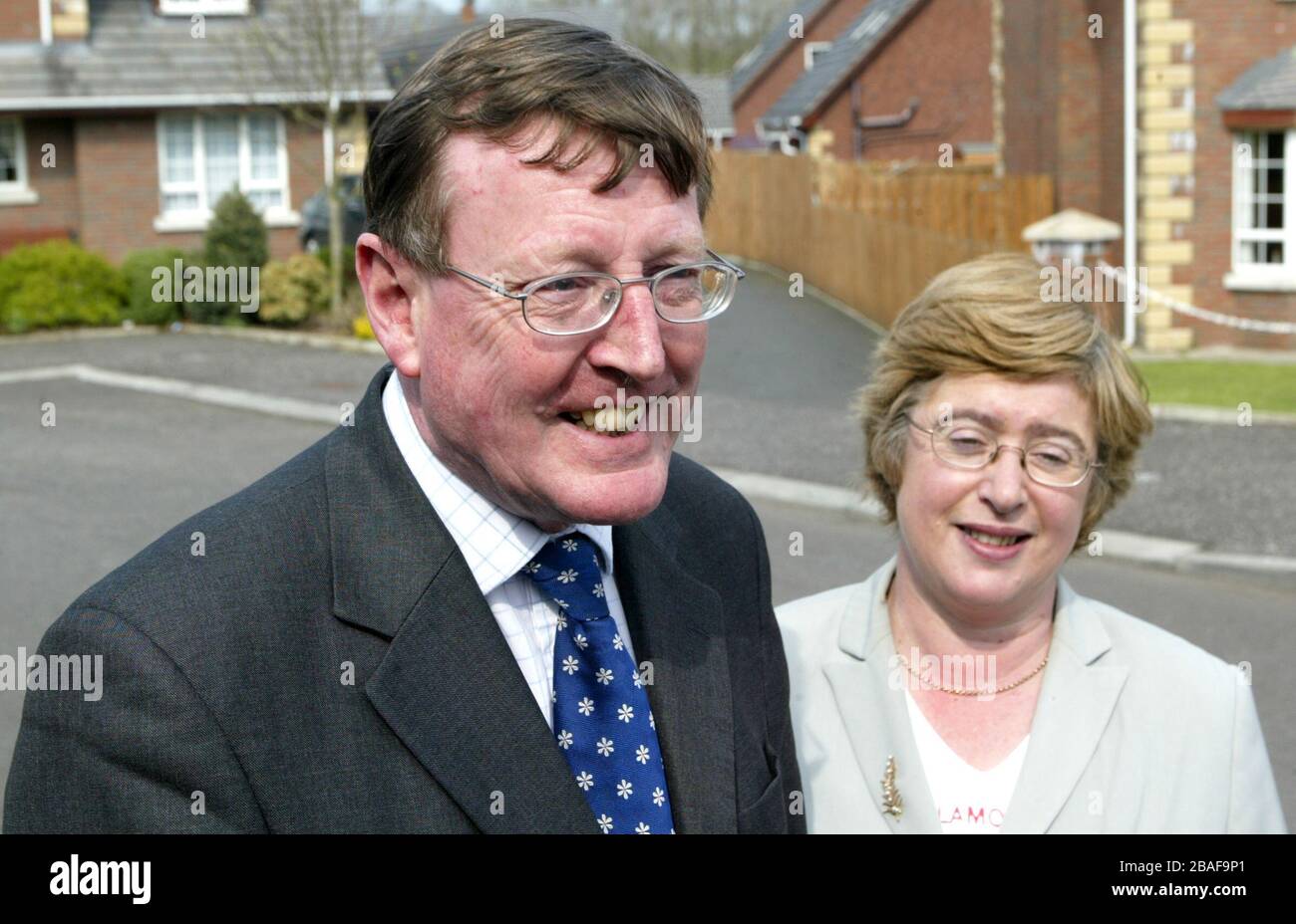 Ulster Unionist Party leader David Trimble stands alongside his wife ...