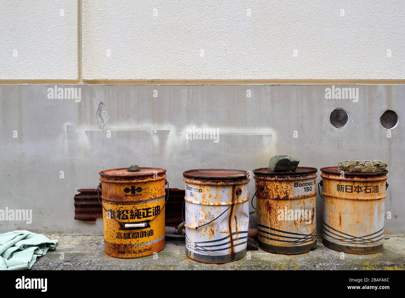 Large rusty metal cans hi-res stock photography and images - Alamy