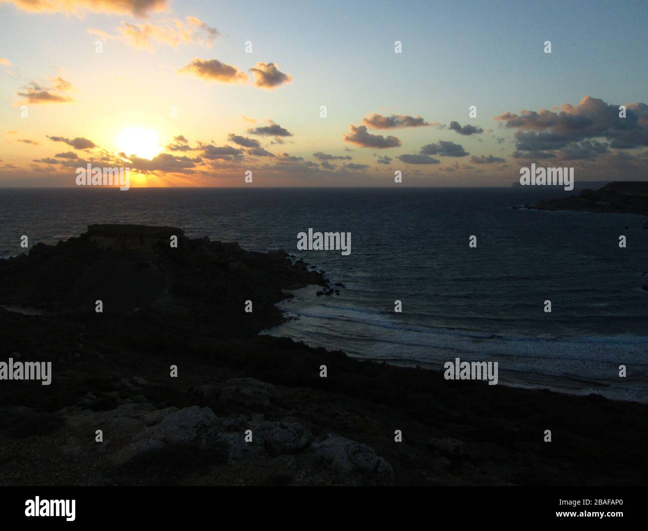 Beautiful scenery of the sunset at Ghajn Tuffieha Bay, Riviera Bay ...