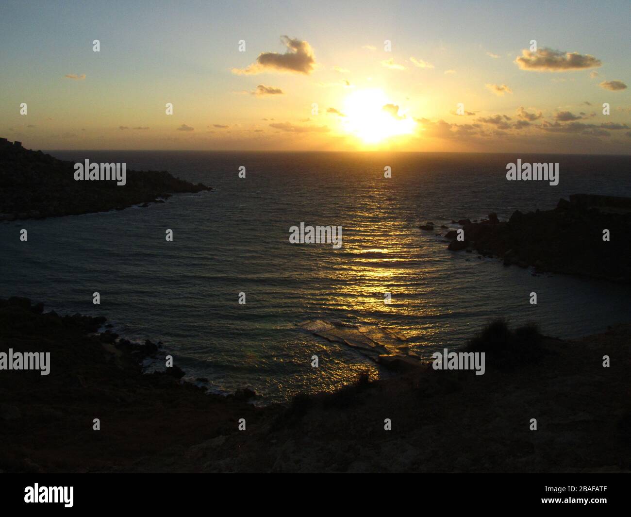 Beautiful scenery of the sunset at Ghajn Tuffieha Bay, Riviera Bay ...