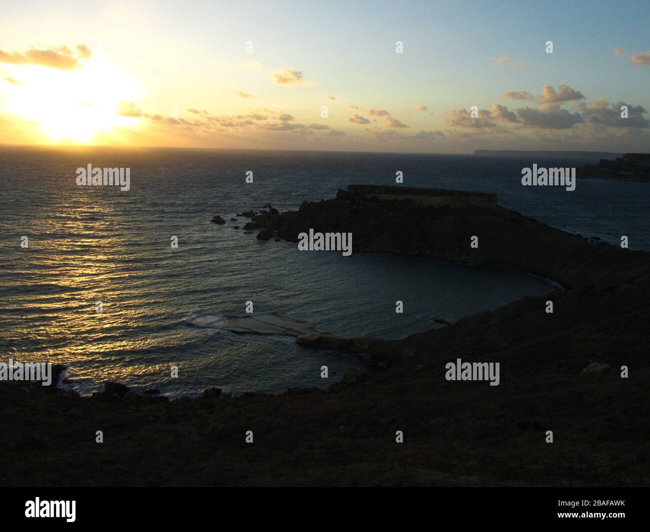 Beautiful scenery of the sunset at Ghajn Tuffieha Bay, Riviera Bay ...