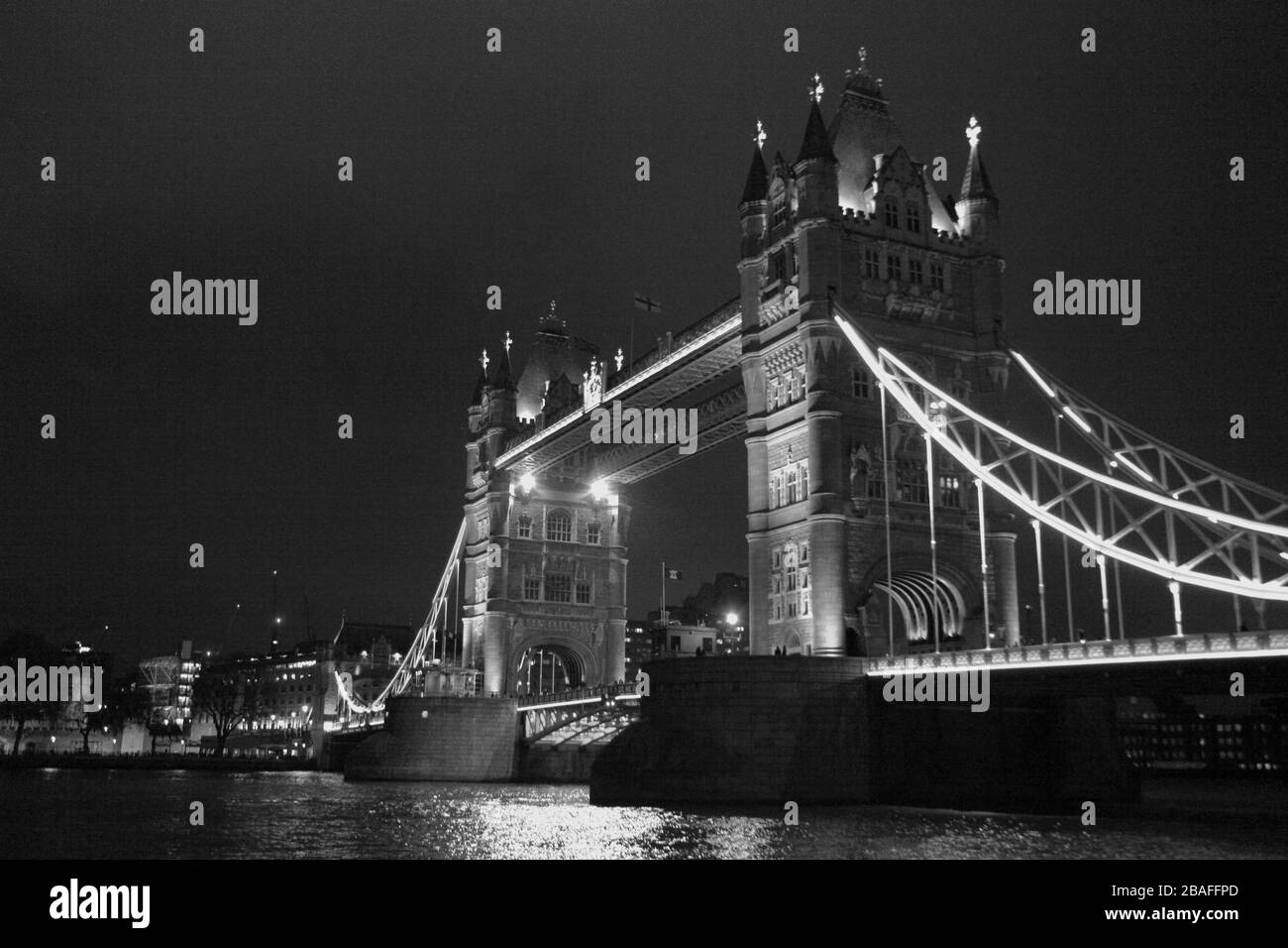 England london night scene Black and White Stock Photos & Images - Alamy