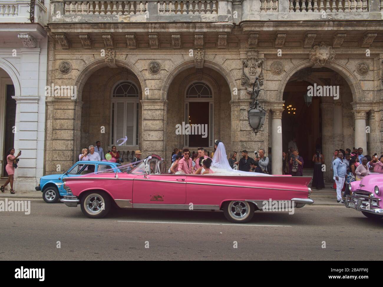 Wedding cuba hi-res stock photography and images - Alamy
