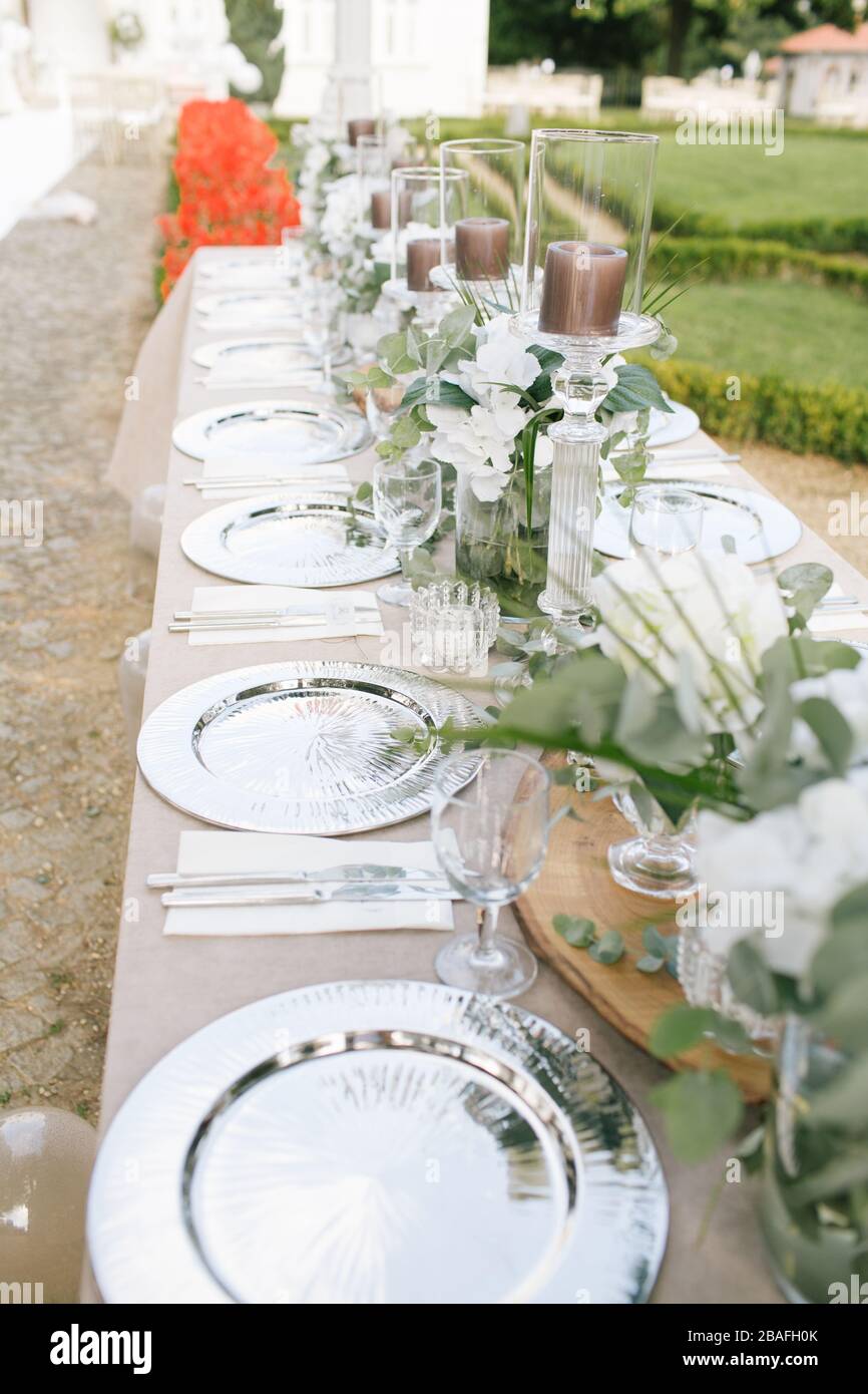 Wedding dining table. Rustic wedding Stock Photo - Alamy