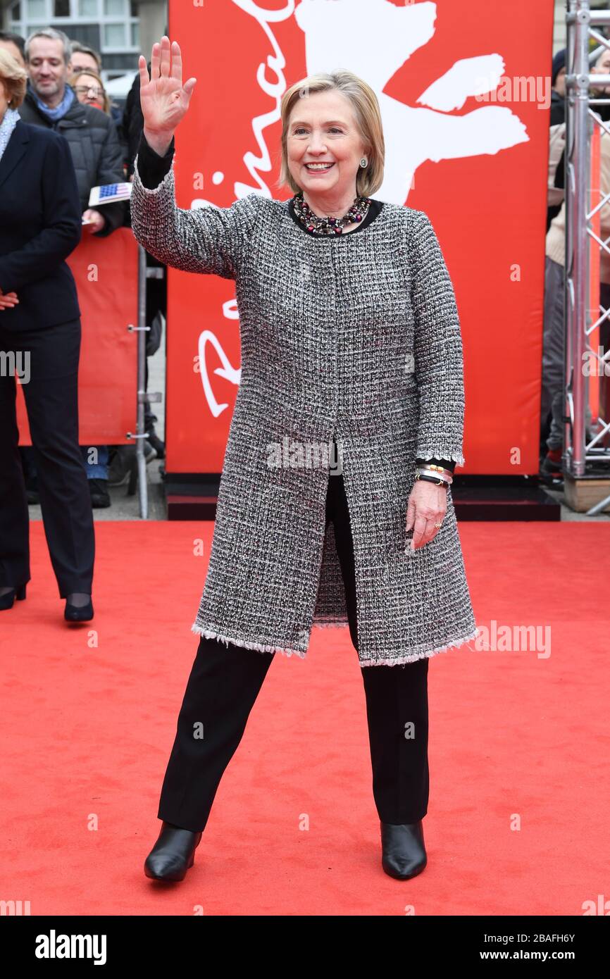 Hillary clinton waving hi-res stock photography and images - Alamy