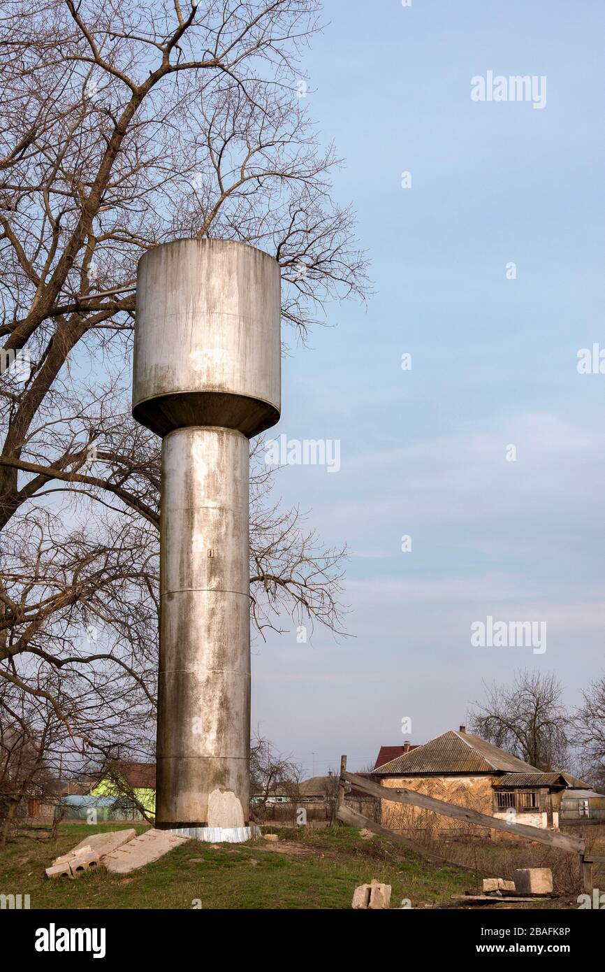 Metal water tower hi-res stock photography and images - Alamy
