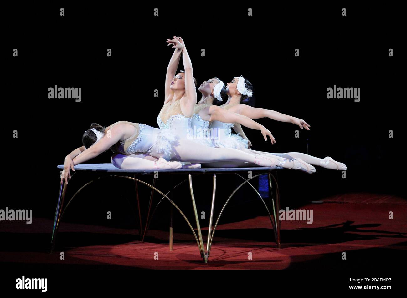 Female contortionist hi-res stock photography and images - Alamy