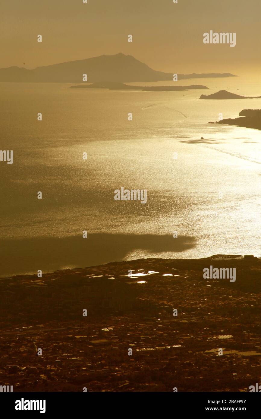 Vesubio volcan hi-res stock photography and images - Alamy