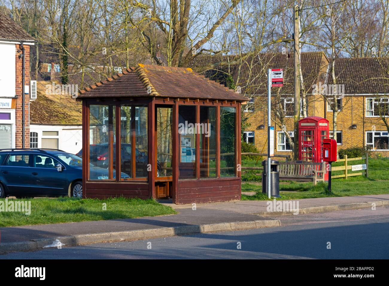 Bus stop countryside uk hi-res stock photography and images - Alamy