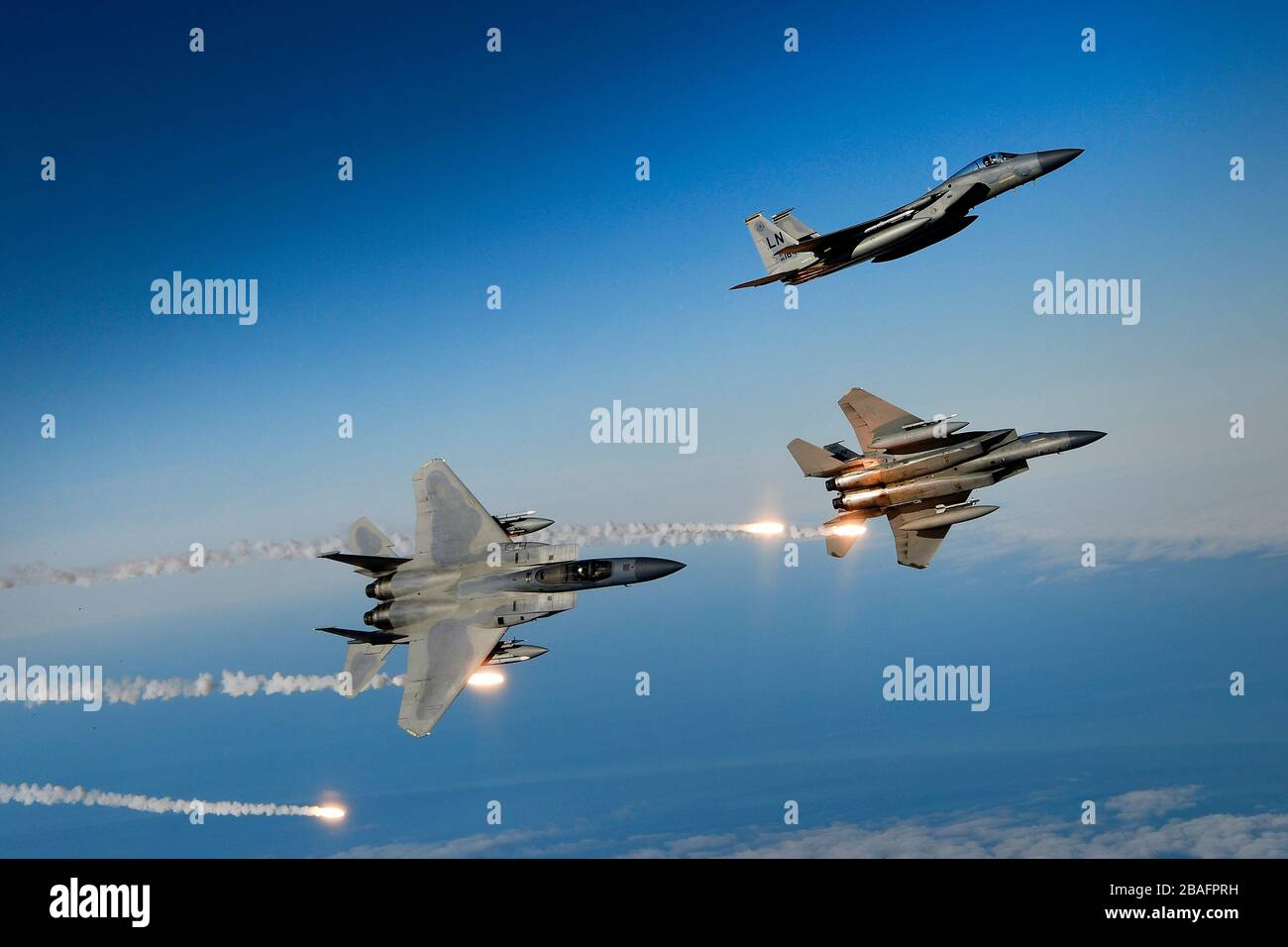 Aircraft air force flares hi-res stock photography and images - Alamy