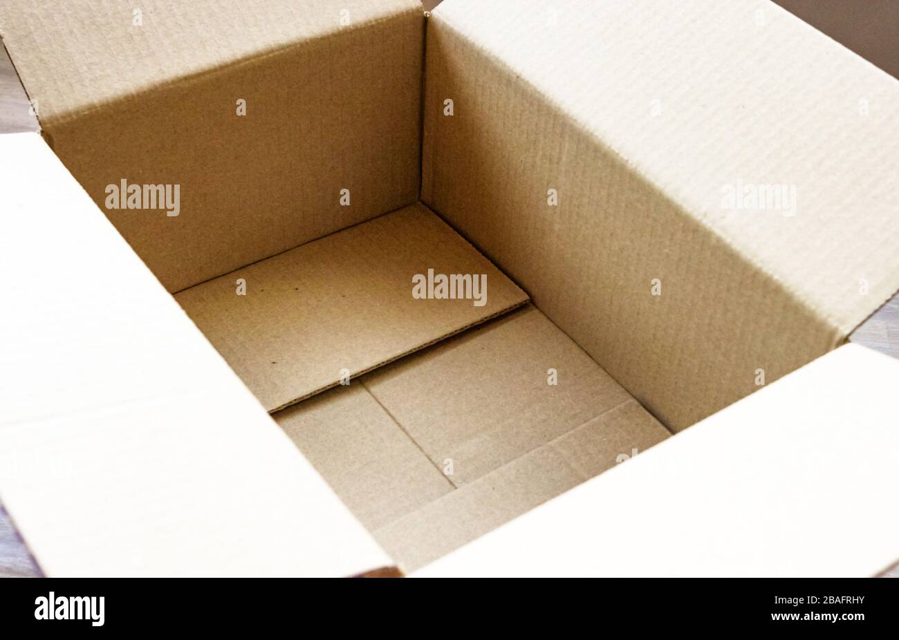 Empty cardboard shipping brown paper box with lid open Stock Photo - Alamy