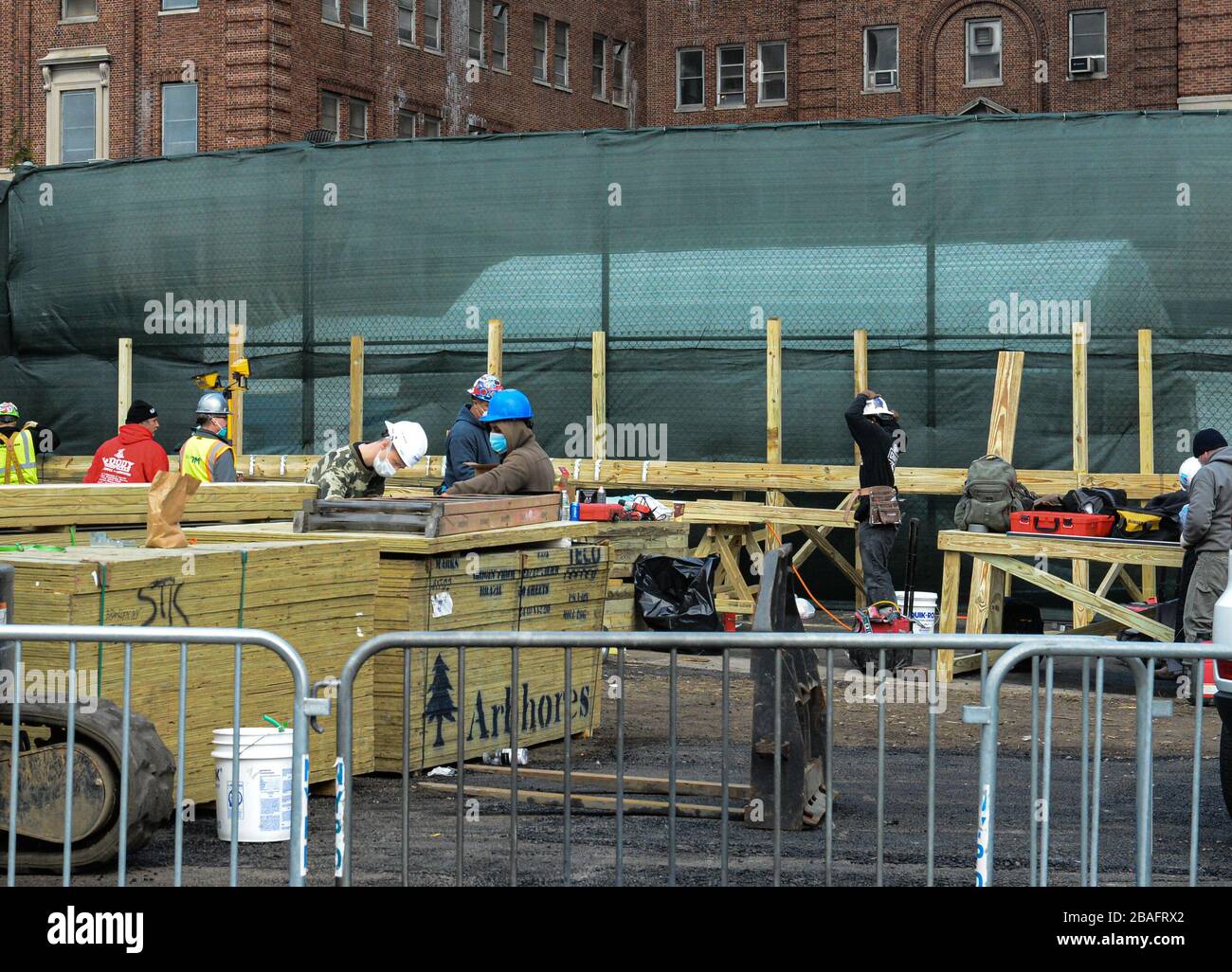 New York Manhattan, USA. 27th Mar, 2020. NYC building Makeshift morgue ...