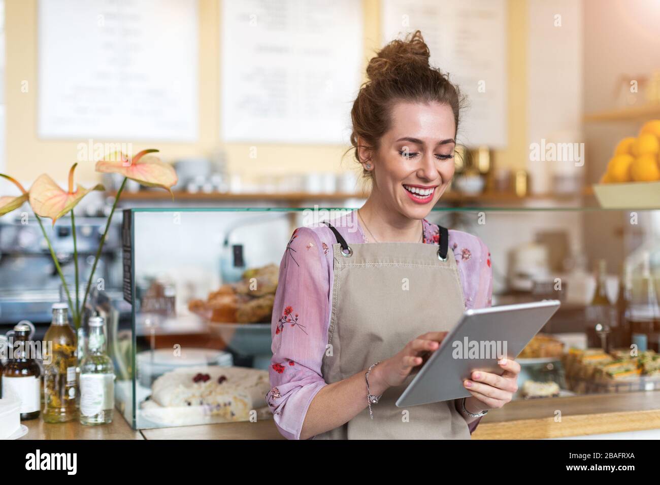 Young woman working in coffee shop Stock Photo - Alamy