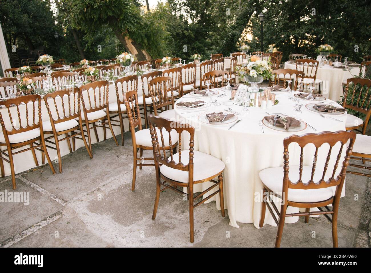 Wedding dining table. Rustic wedding Stock Photo - Alamy