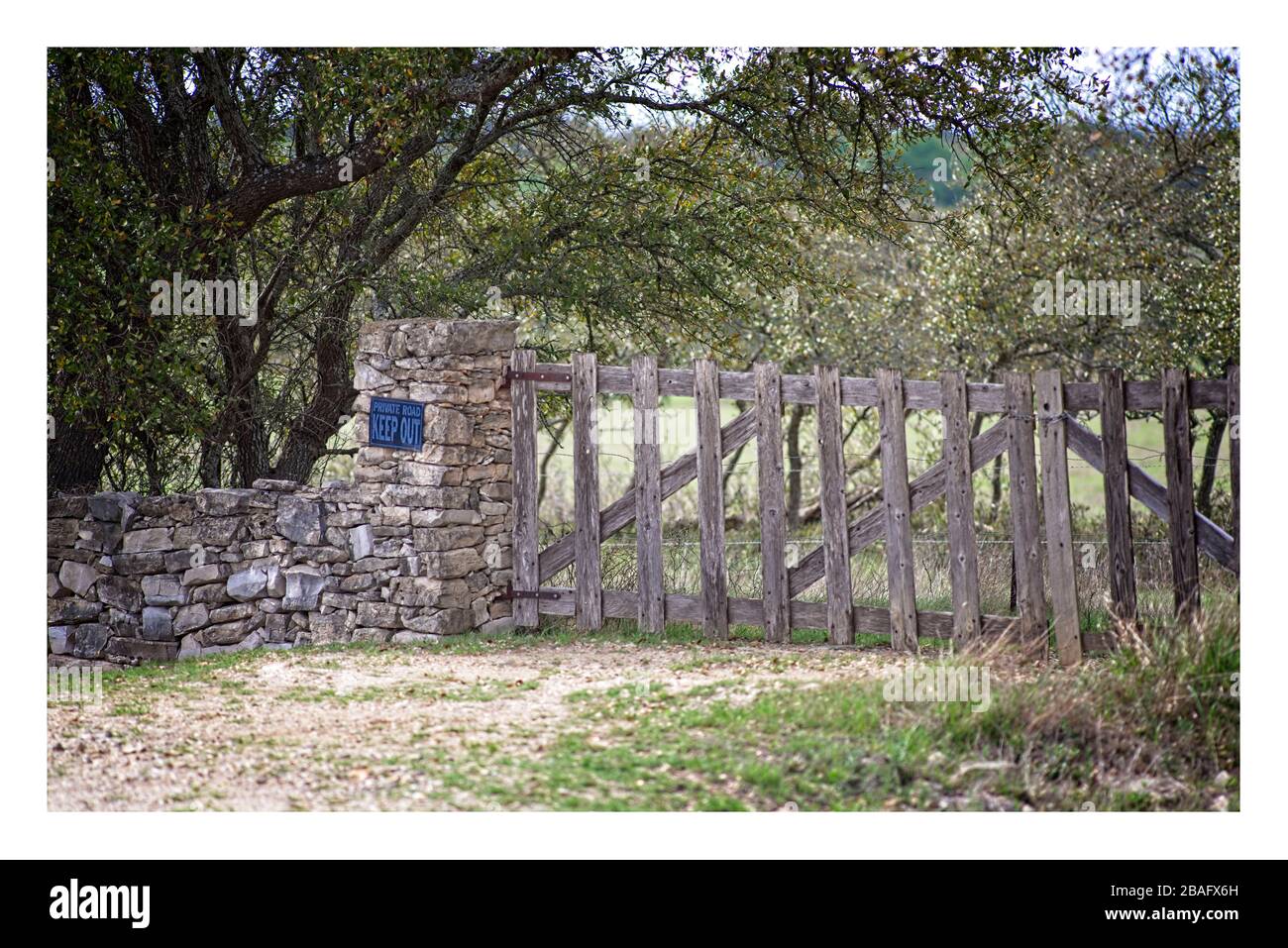 Texas gate ranch hi-res stock photography and images - Alamy
