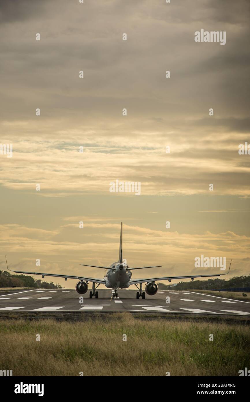 Vertical takeoff aircraft hi-res stock photography and images - Alamy