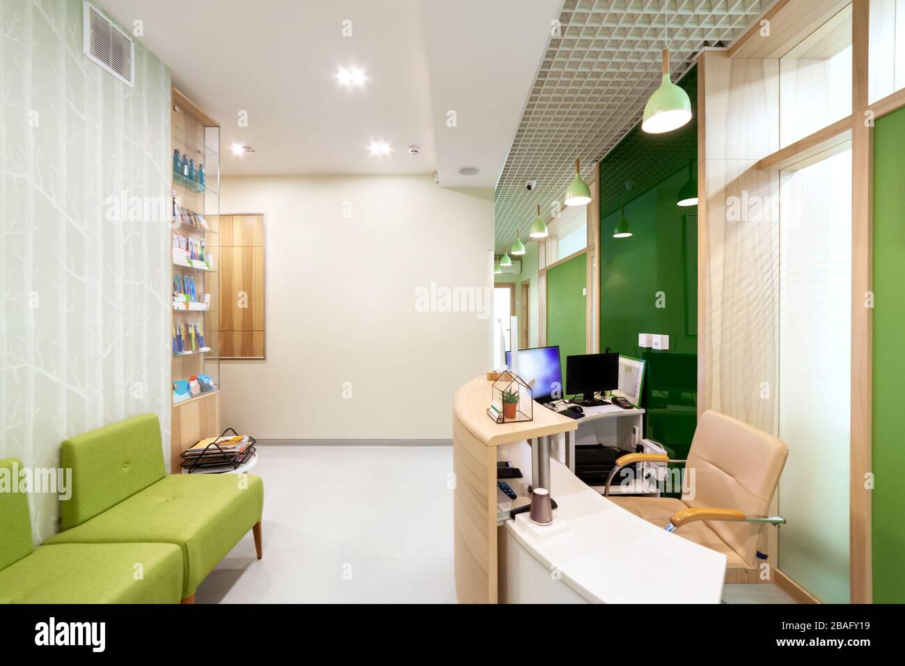 Modern hospital lobby hi-res stock photography and images - Alamy