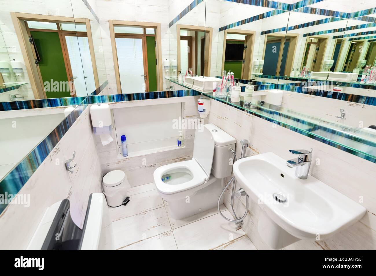 Hotel washroom hi-res stock photography and images - Alamy