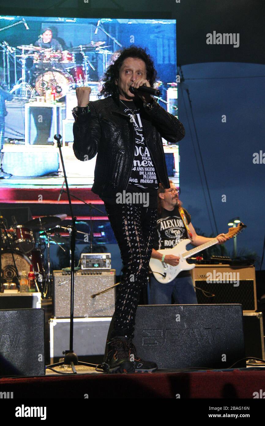 Alex Lora Del Grupo Mexicano De Rock El Tri Durante Su Concierto En El