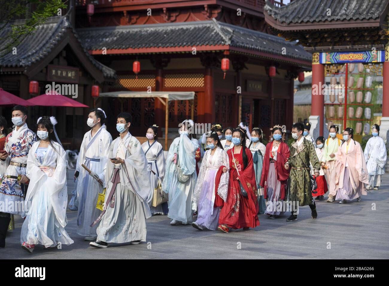 Traditional clothes china han hi-res stock photography and images - Alamy
