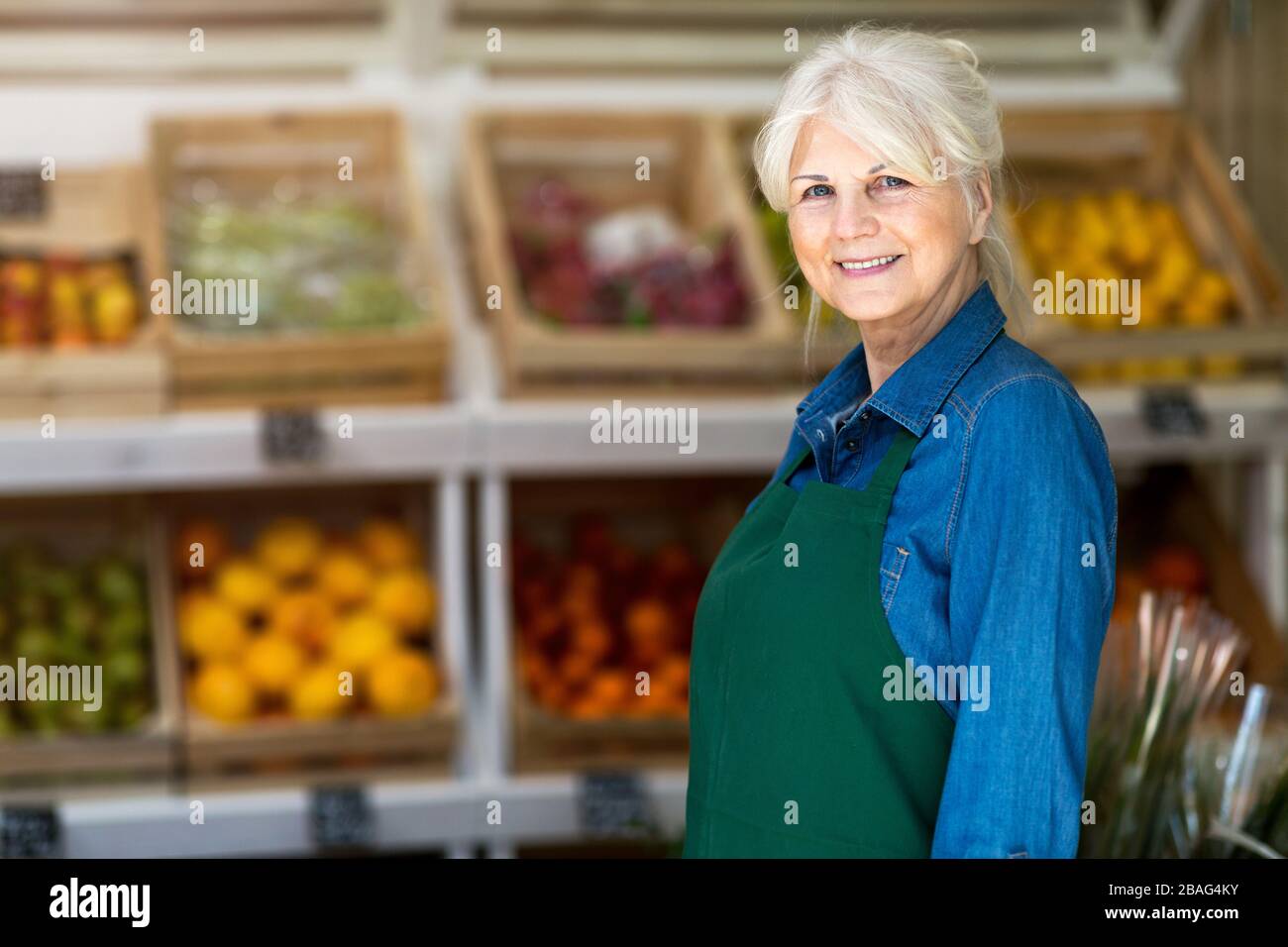 Grocery shop owner hi-res stock photography and images - Alamy