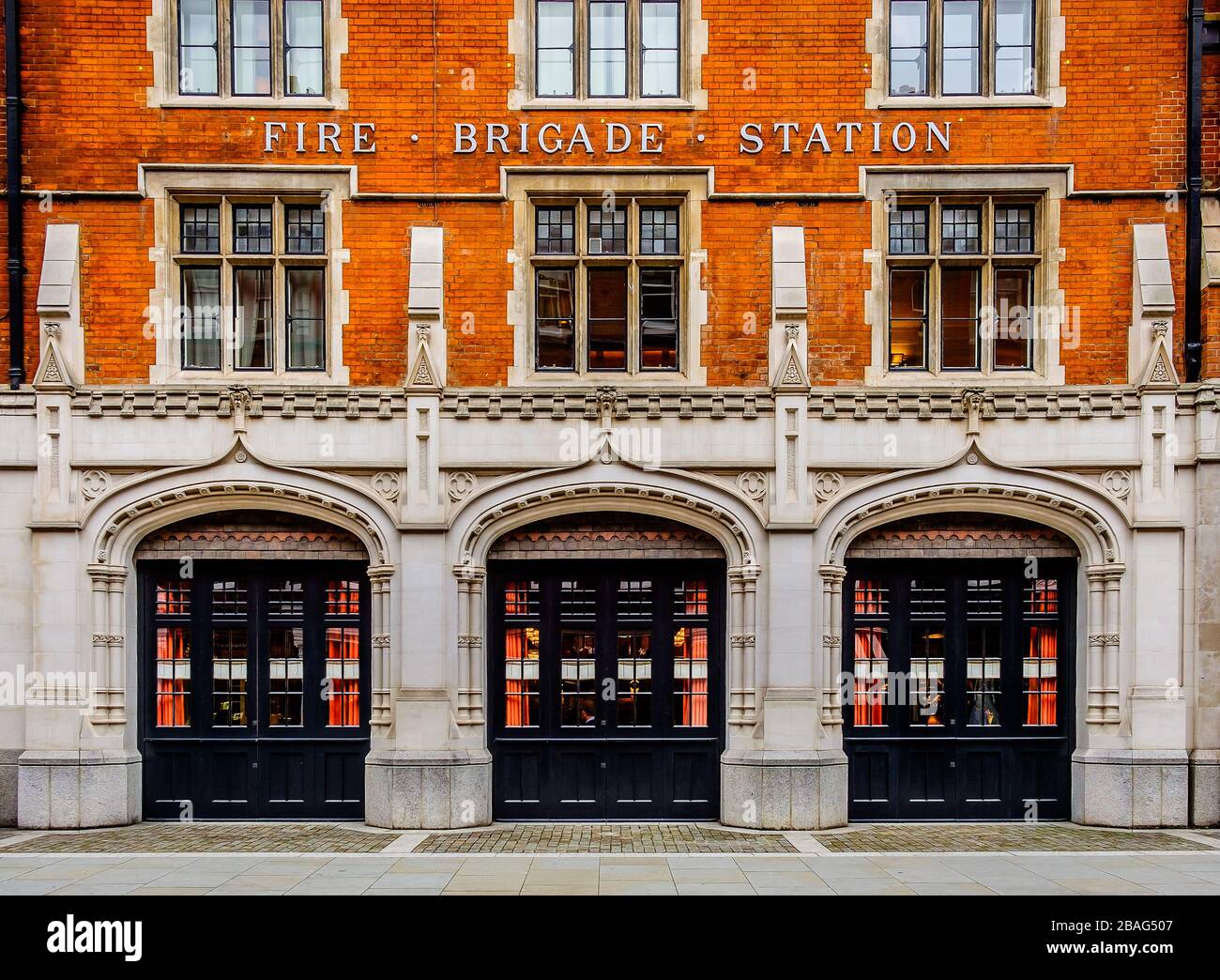 Fire station building hi-res stock photography and images - Alamy
