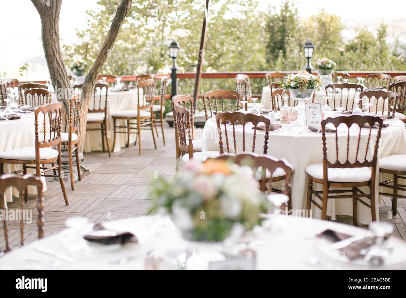 Wedding dining table. Rustic wedding Stock Photo - Alamy