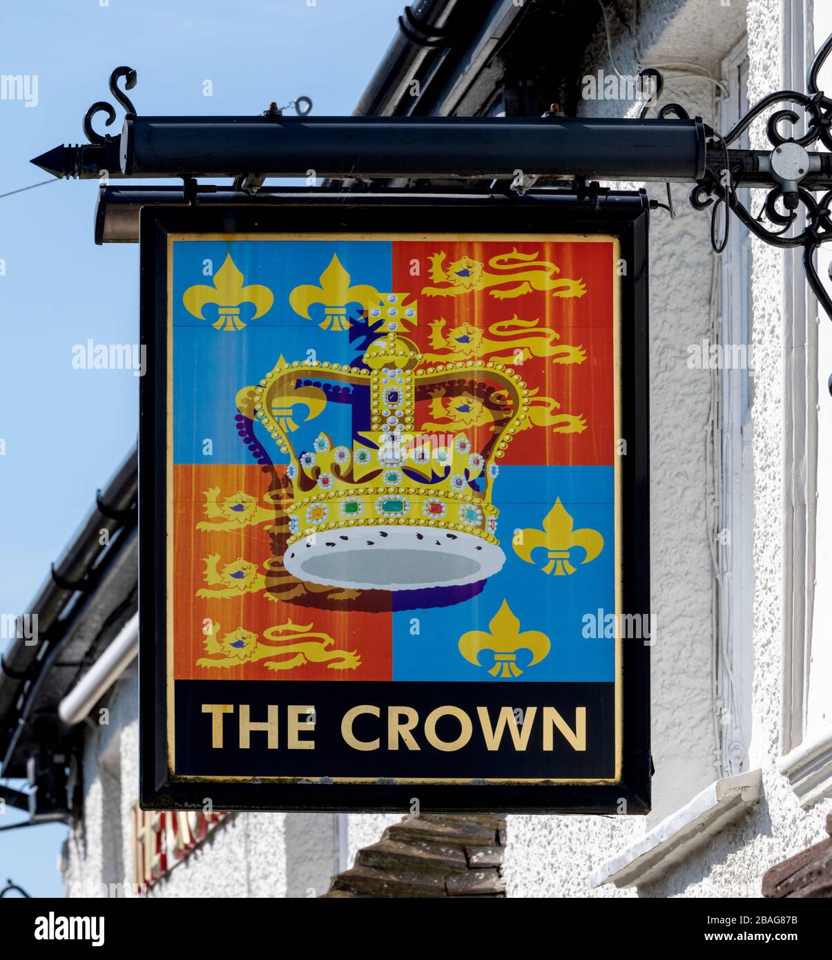 Crown pub sign uk pubs hi-res stock photography and images - Alamy
