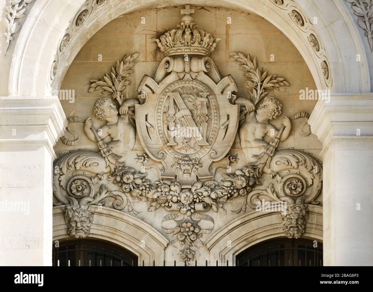 Details of facade of the Louvre on Cour Napoleon (Napoleon Court ...
