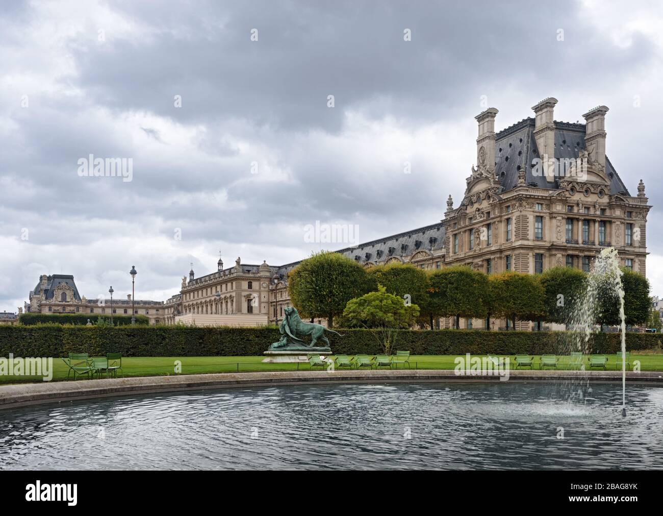 Louvre gardens hi-res stock photography and images - Alamy