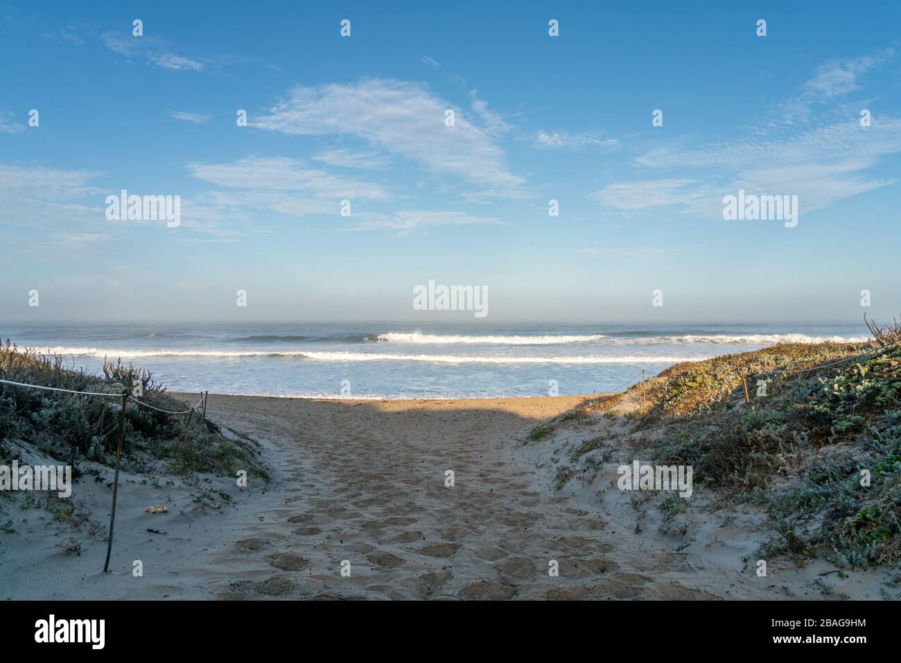 Open ocean clear skies white hi-res stock photography and images - Alamy