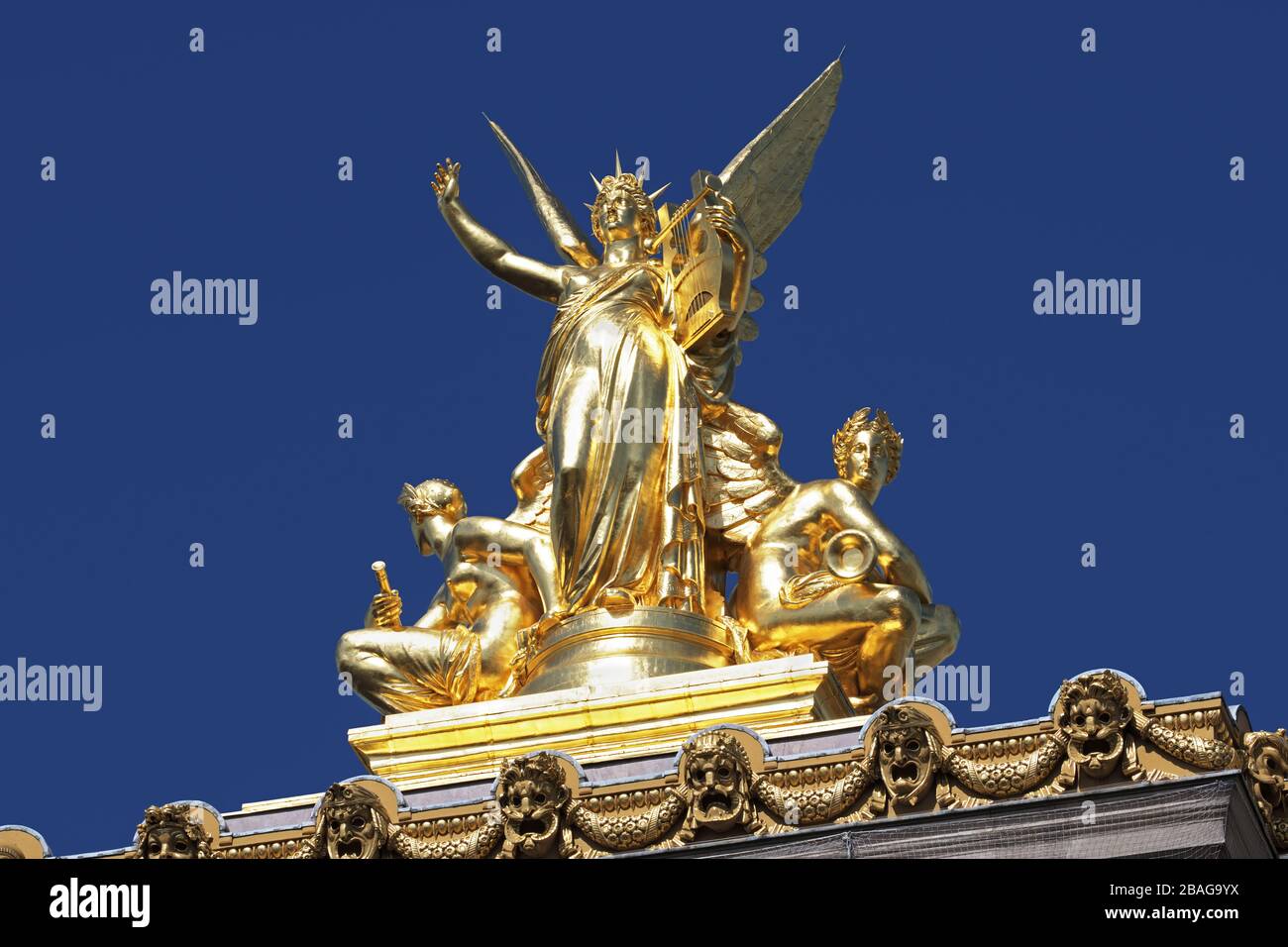Avant corps hi-res stock photography and images - Alamy