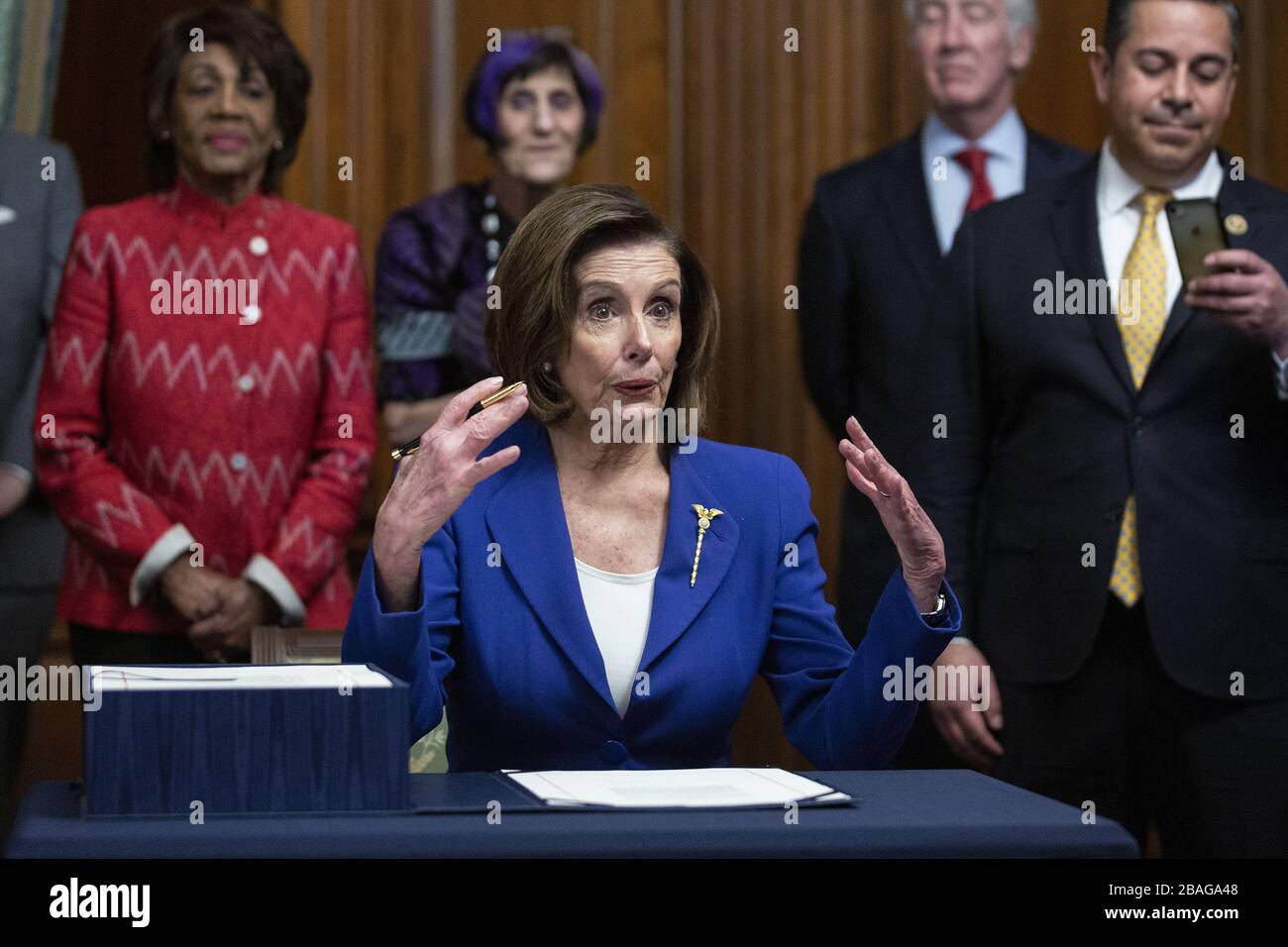 Nancy Pelosi Signing Bill 2020 Hi Res Stock Photography And Images Alamy