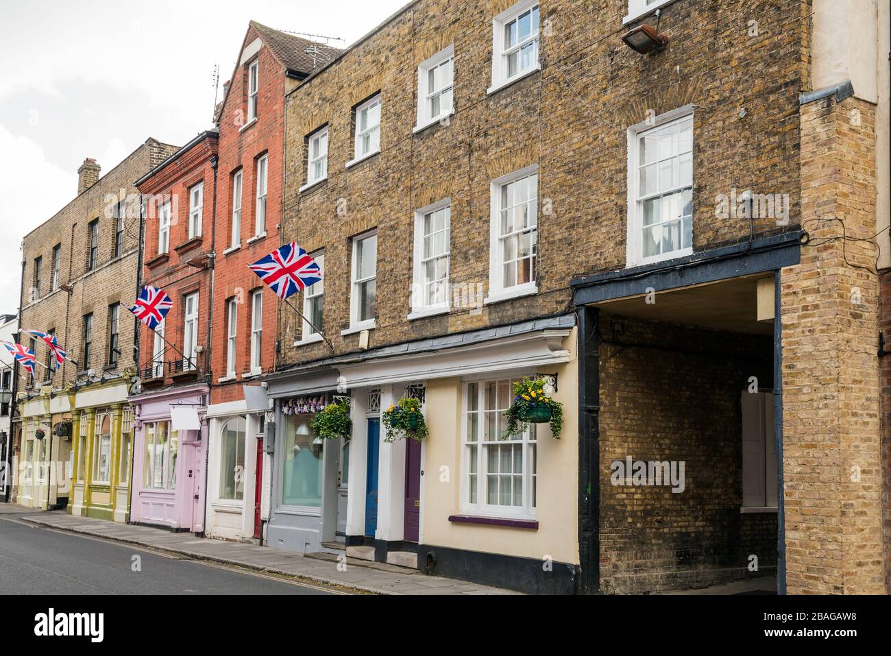 Retail row building hi-res stock photography and images - Alamy