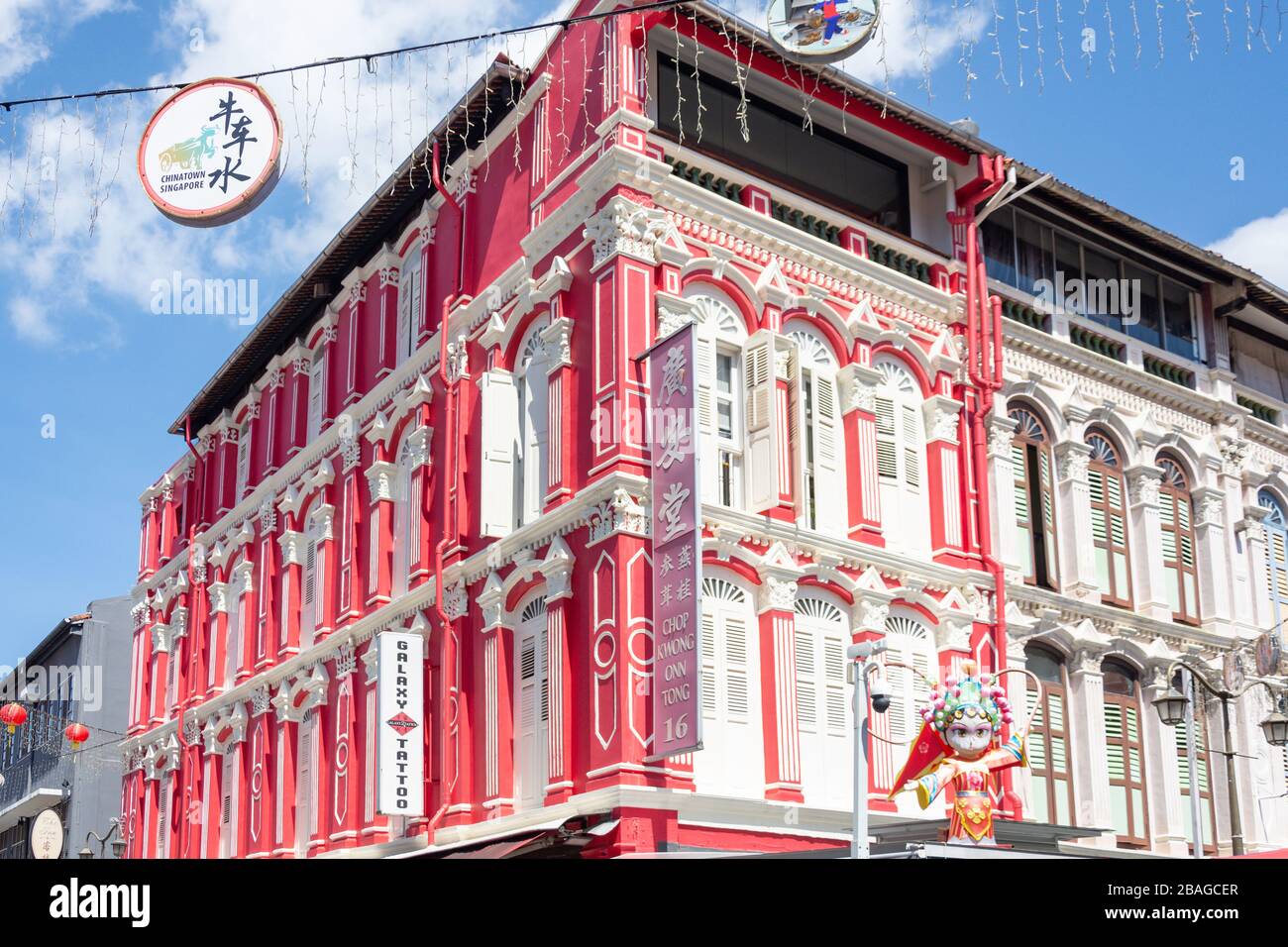Colourful colonial shophouse temple street chinatown historic si hi-res ...