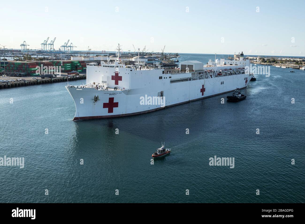 Hospital ship usns mercy t ah hi-res stock photography and images - Alamy