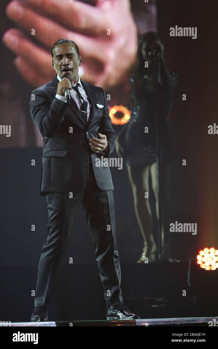 14 hombres hi-res stock photography and images - Alamy