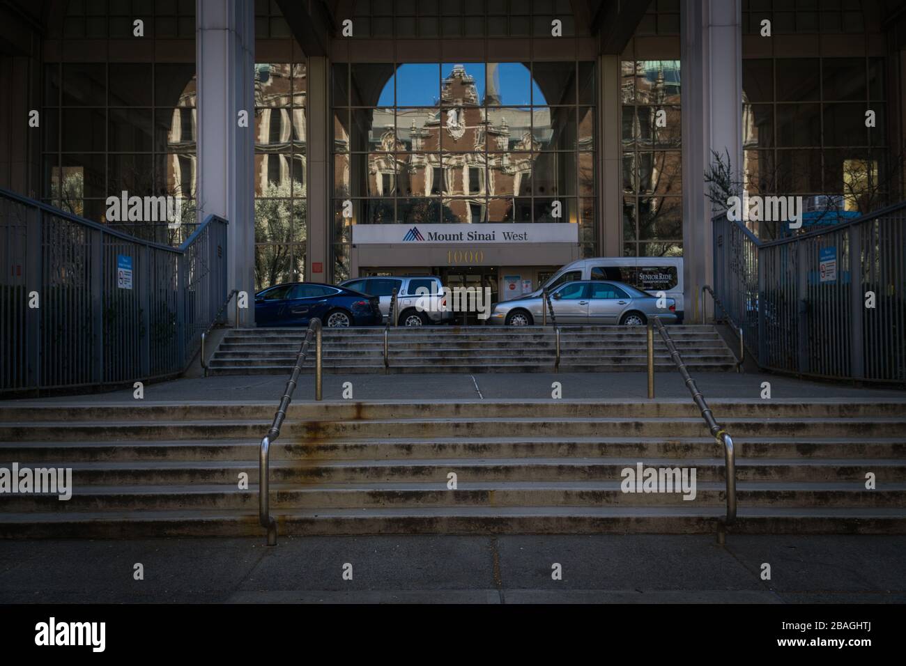Mount sinai medical center hospital hi-res stock photography and images ...