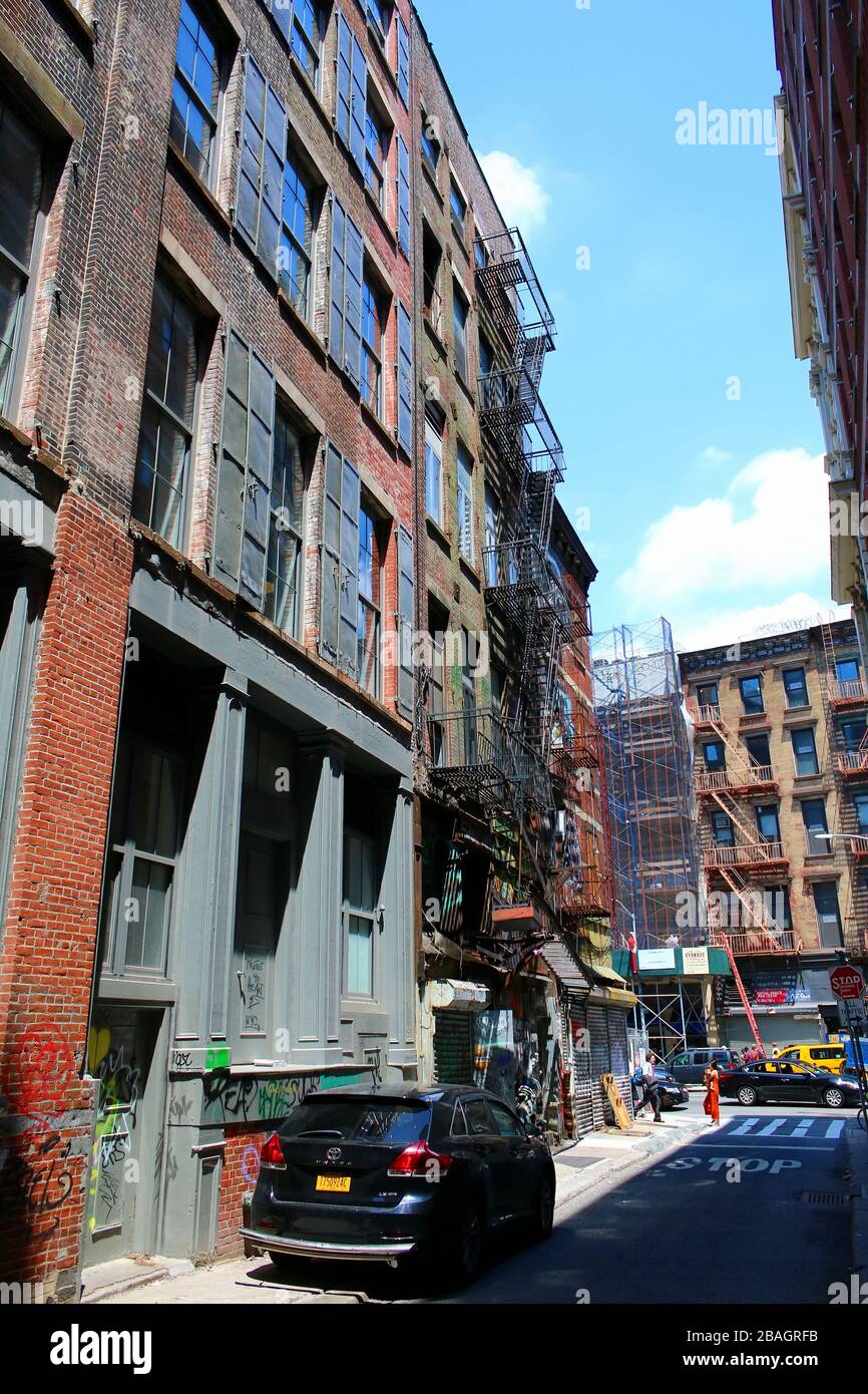 Cortlandt alley hi-res stock photography and images - Alamy