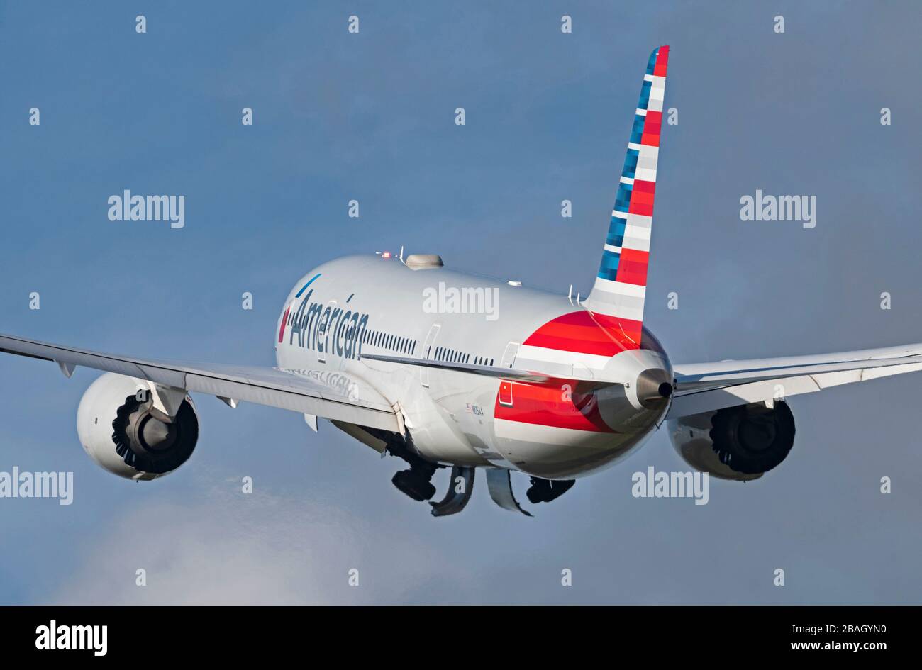 American Airlines Boeing 787-8 Dreamliner N815AA departing from ...