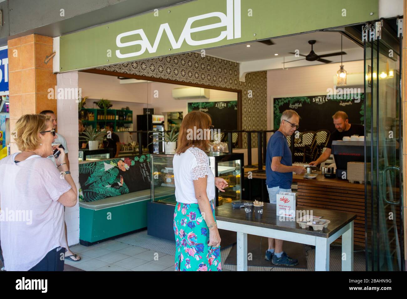 Sydney, Australia. Saturday 28th March 2020. Customers at a Sydney cafe ...
