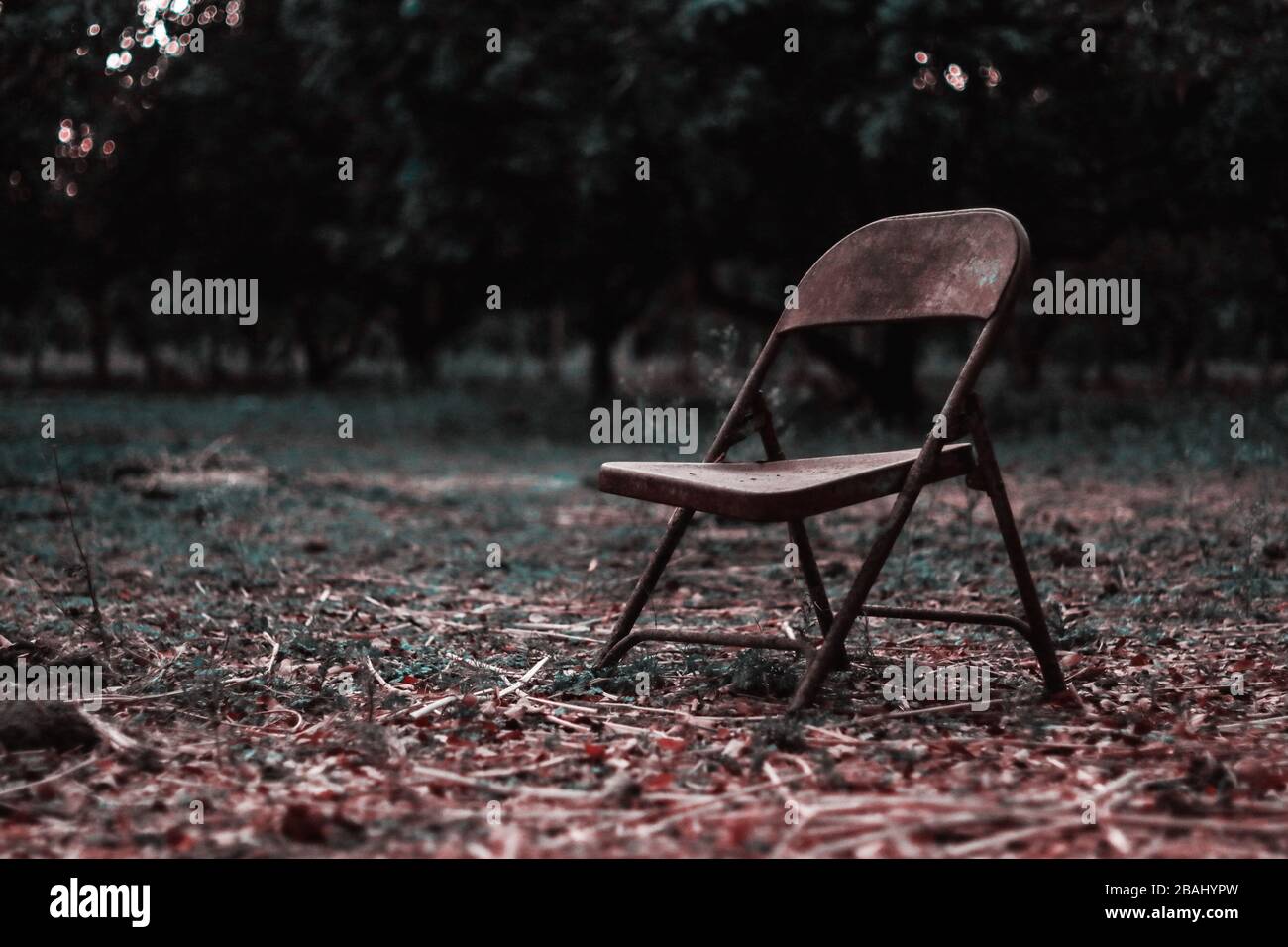 Rusted chair hi-res stock photography and images - Alamy