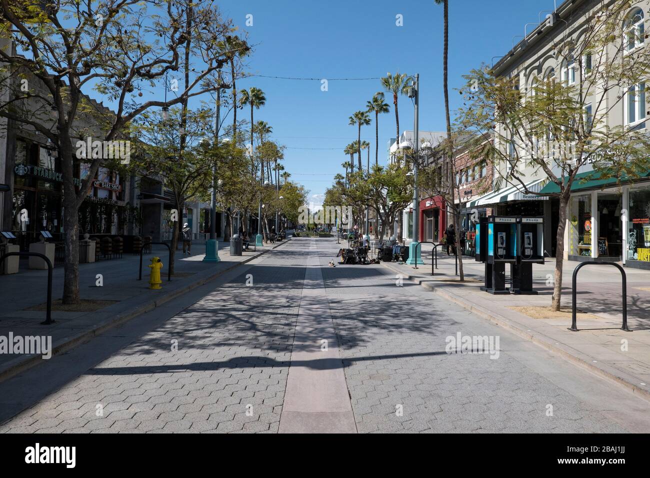 Open air shopping hi-res stock photography and images - Alamy