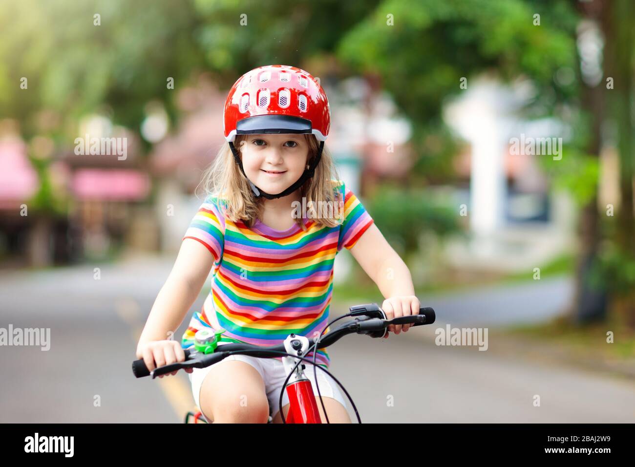 Children wearing bike helmets hi-res stock photography and images - Alamy