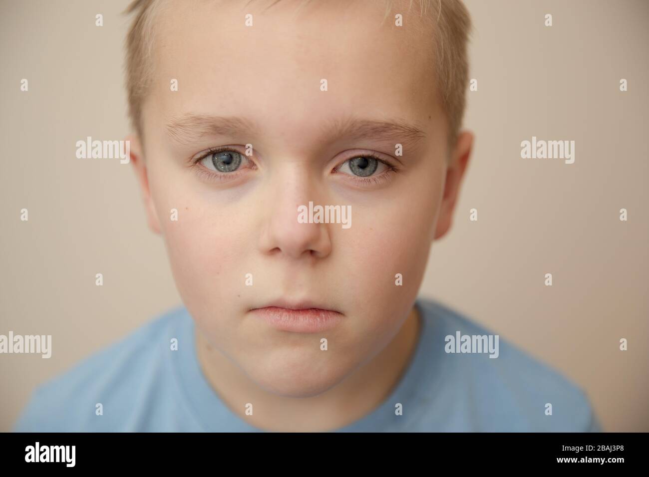 Child feeling upset hi-res stock photography and images - Alamy