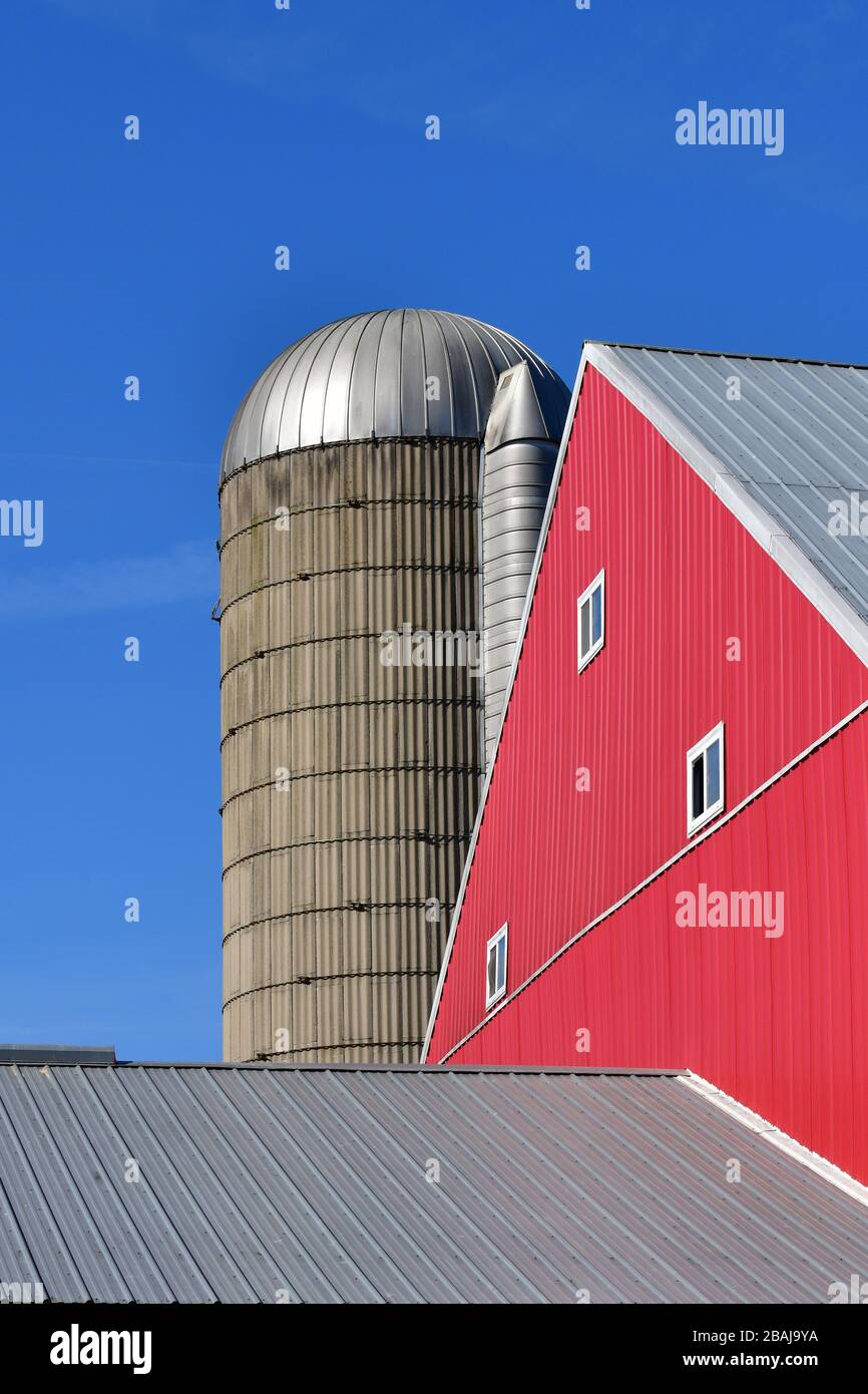 Amish farm red barn hi-res stock photography and images - Alamy