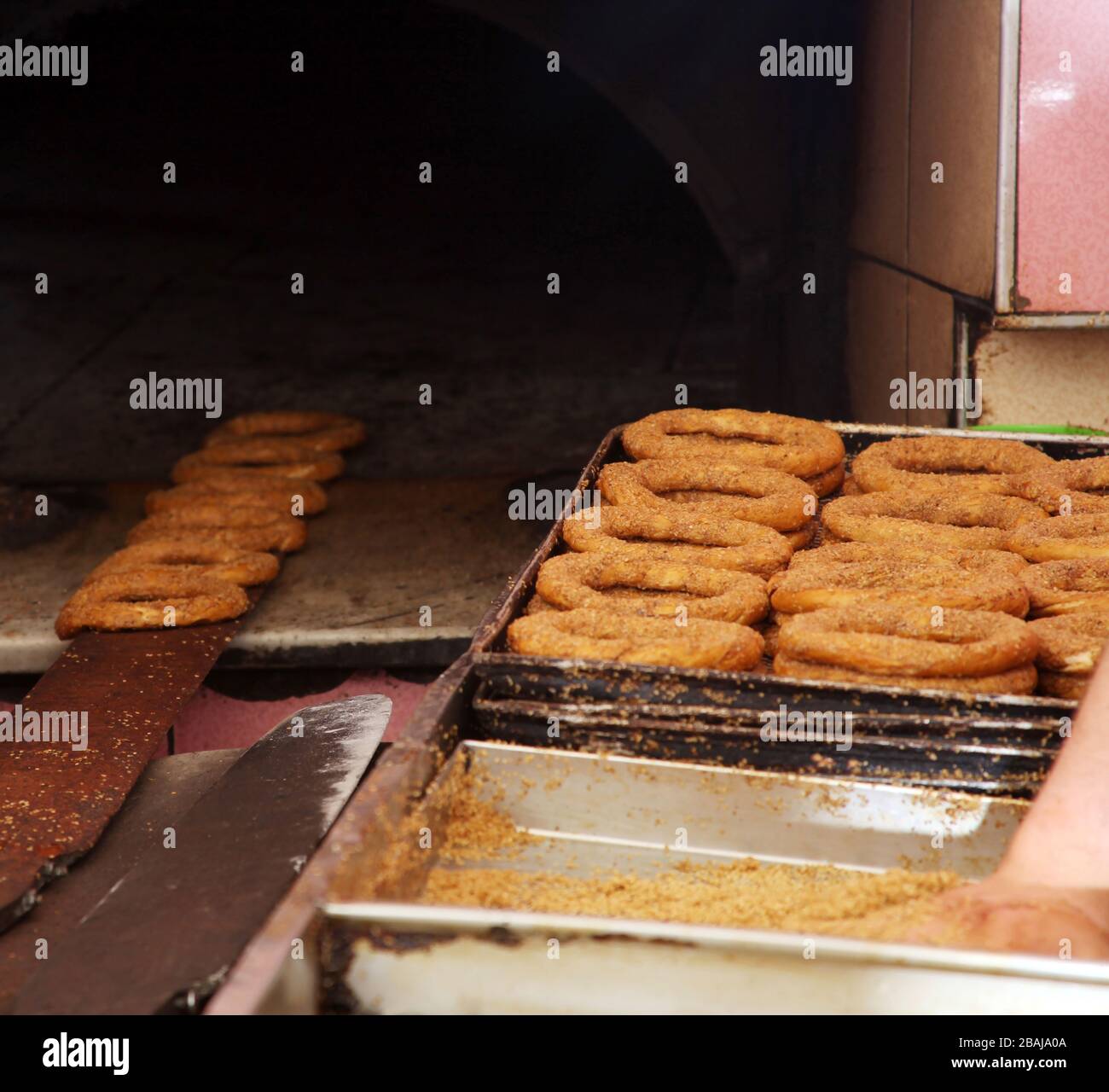 crispy, sesame Turkish bagel (Simit Stock Photo - Alamy