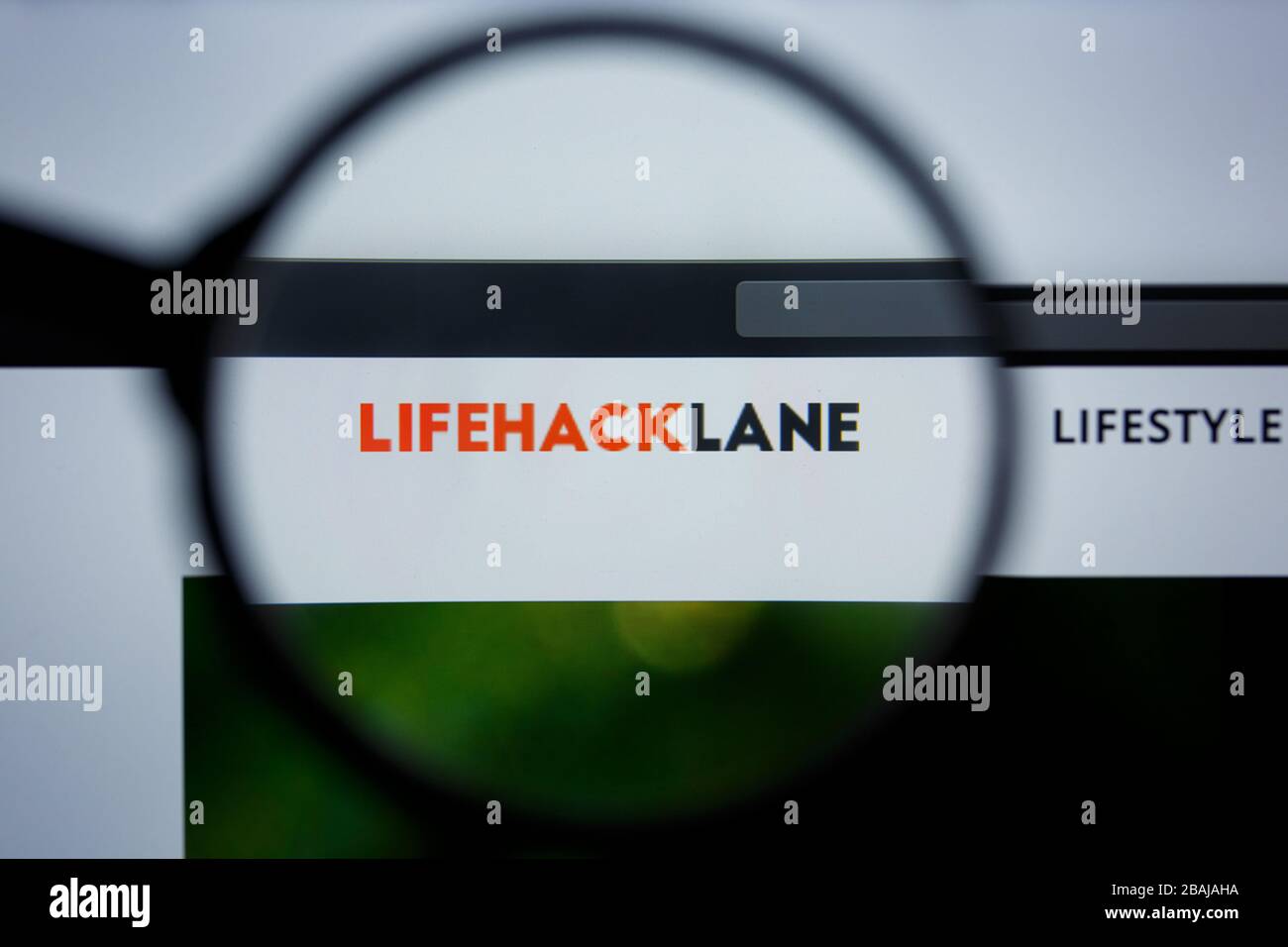 Los Angeles, California, USA - 17 Jule 2019: Illustrative Editorial of LIFEHACK LINE website ...