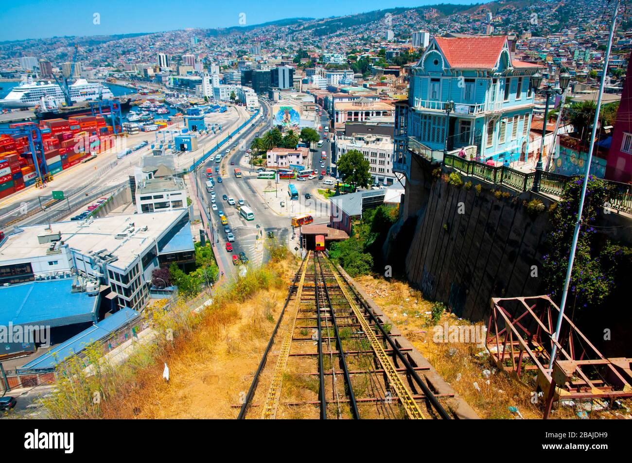 Valparaiso funicular hi-res stock photography and images - Alamy